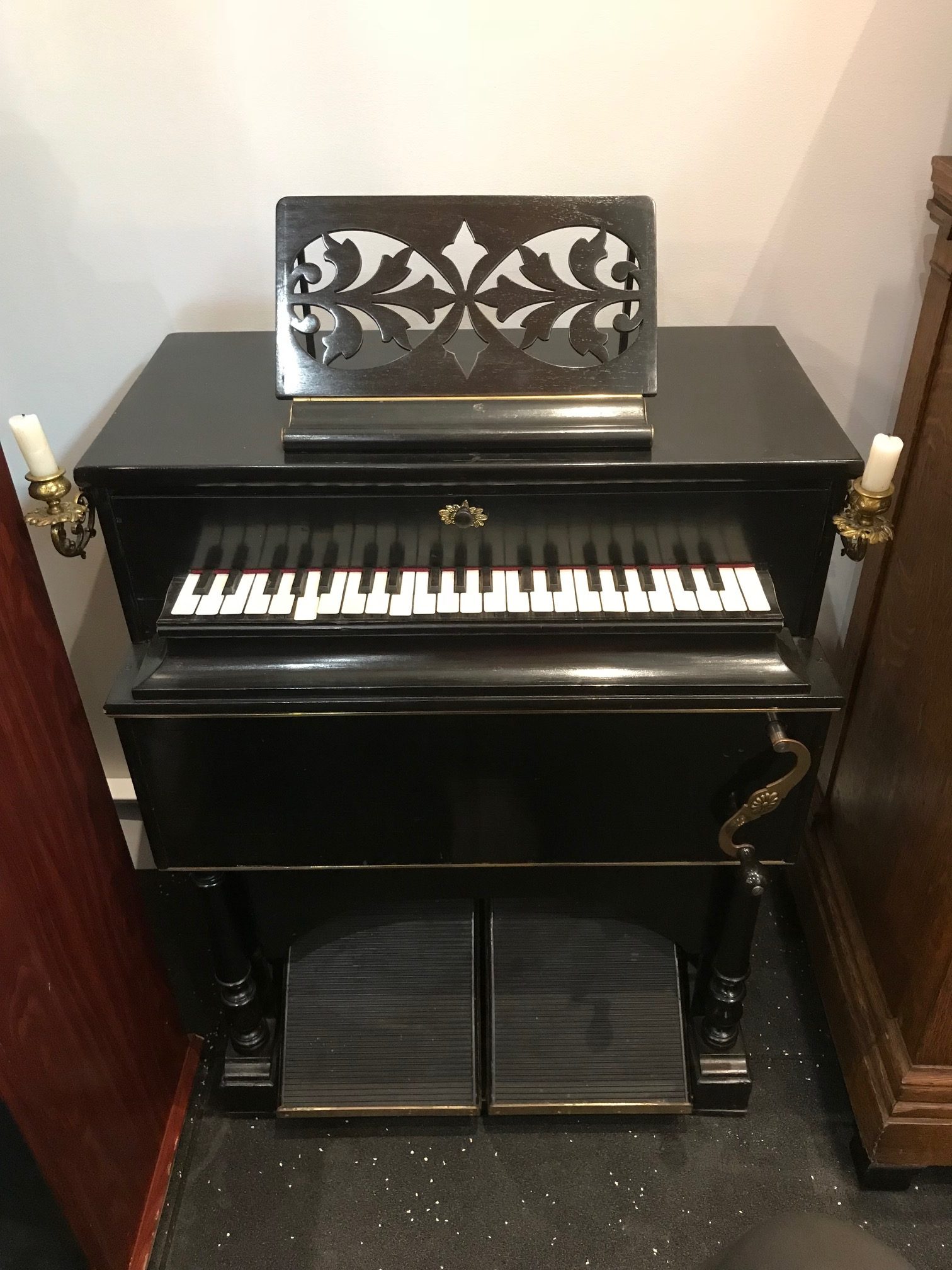 Child’s/Missionary Organ 1895 – (UK) – Mechanical Music Through the Ages
